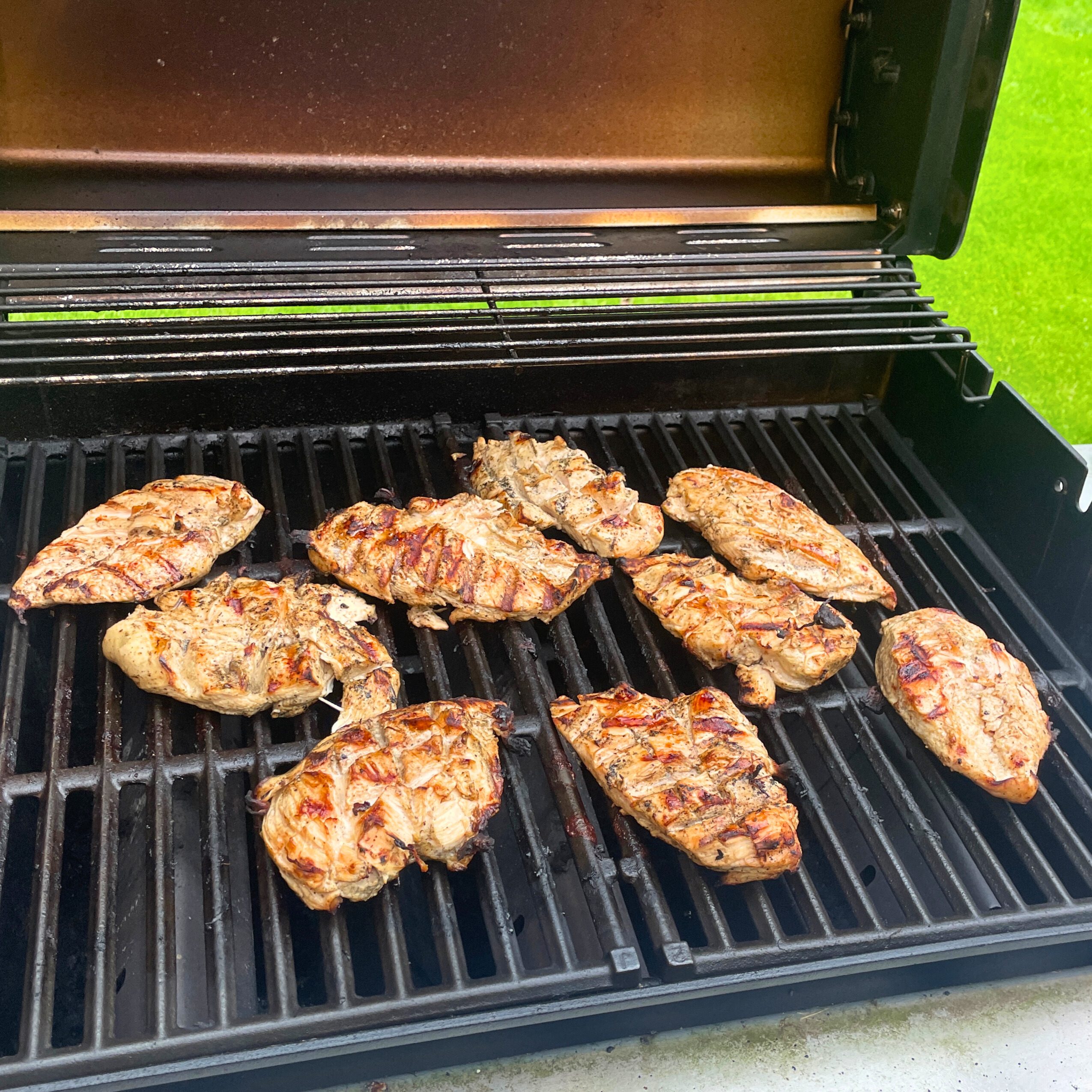 How to Make Perfectly Grilled BBQ Chicken: A Mess-Free Guide - Mom to ...
